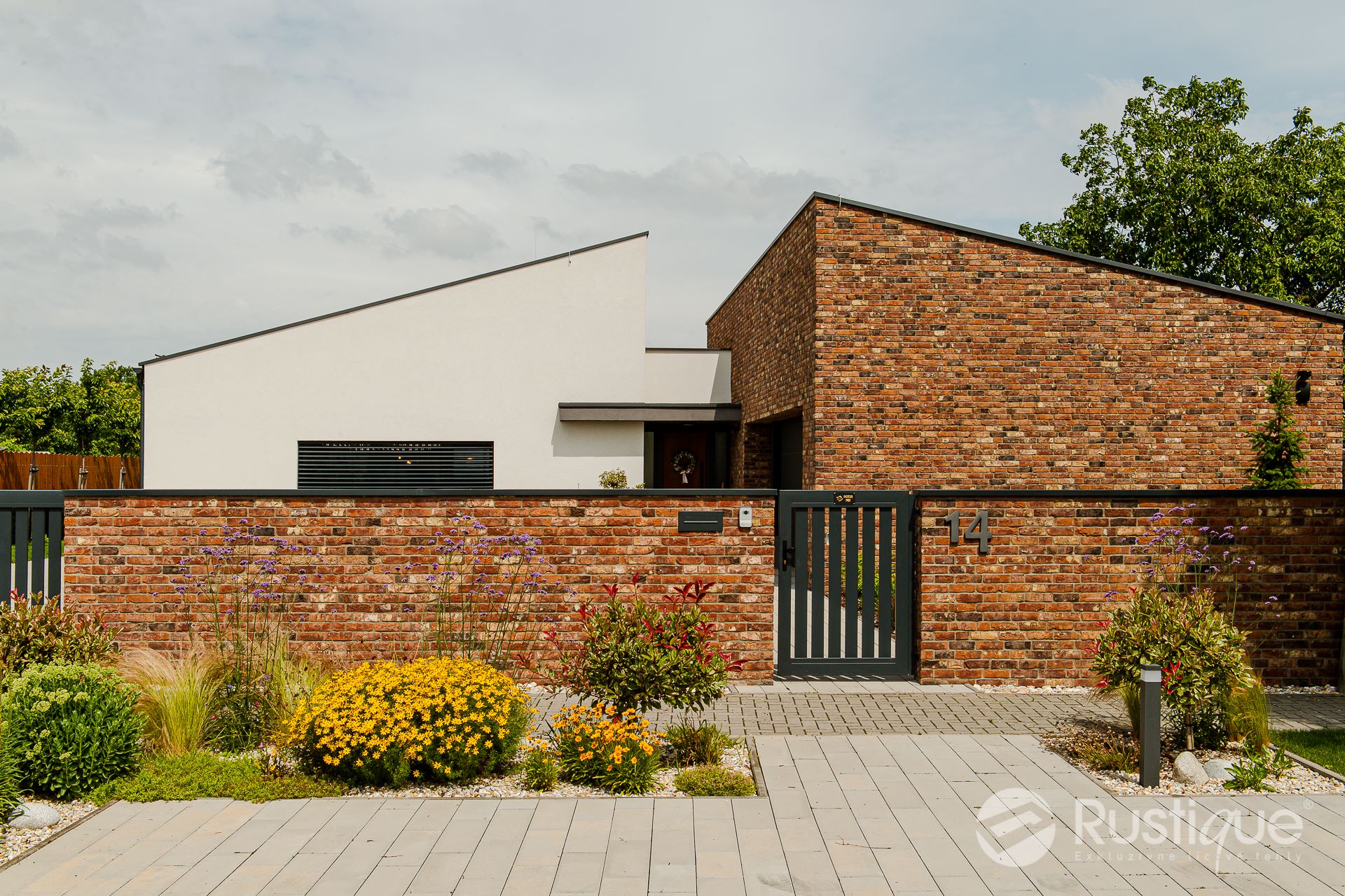 Referencie - Castello - Rodinný dom - Ploty a múriky - Terasa | Rustique.sk